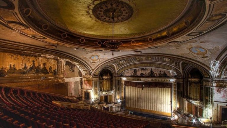 The Chicago Theatre's History, Past Performers, and Future Shows ...